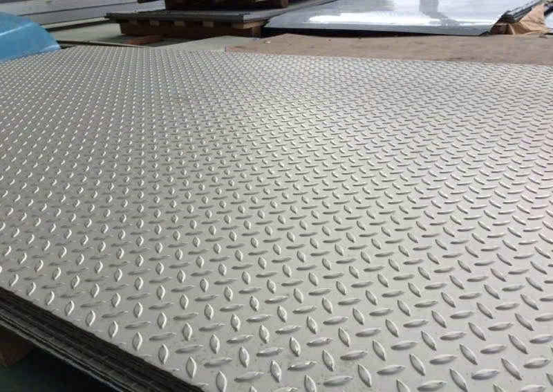 Inox Gân Chống Trượt Là Gì? Vì Sao Vật Liệu Này Đang Trở Thành Xu Hướn